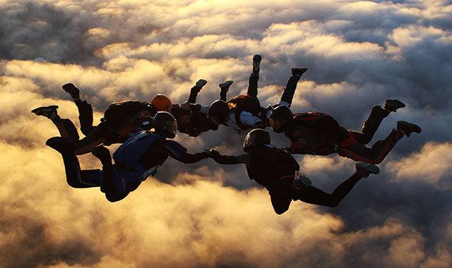 Simac Electronics - Feel the connection